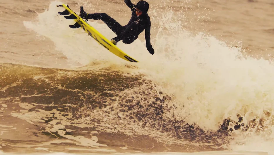CRUZ DINOFA, SURFISTA AMERICANO DE APENAS 10 ANOS DE IDADE