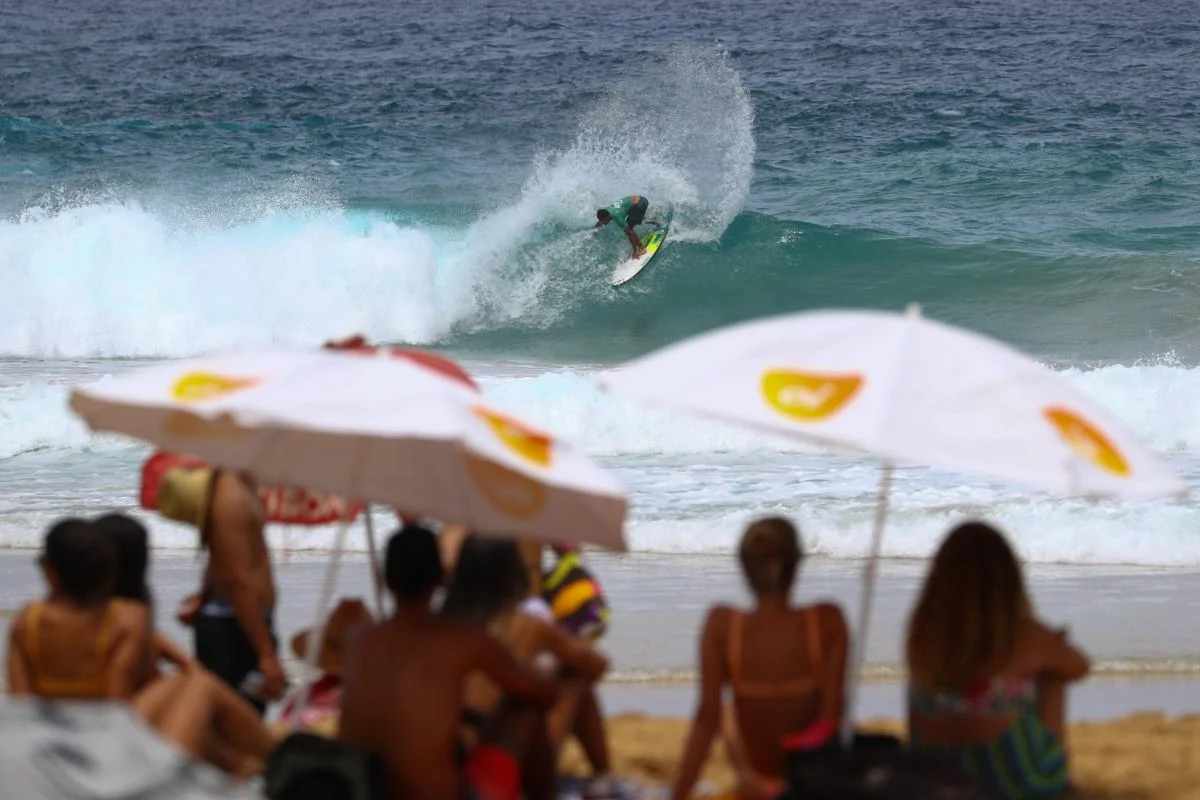 VASCO RIBEIRO BRILHA NA RONDA 2 DO OI HANG LOOSE PRO CONTEST