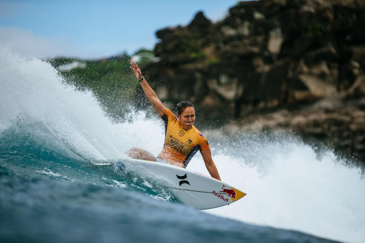 CARISSA MOORE JUNTA-SE A KELLY SLATER NO PIHA PRO