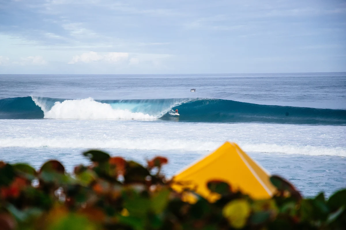 O tubo, a manobra rainha do surf, dá vitória a Caitlin Simmers (USA) e ...