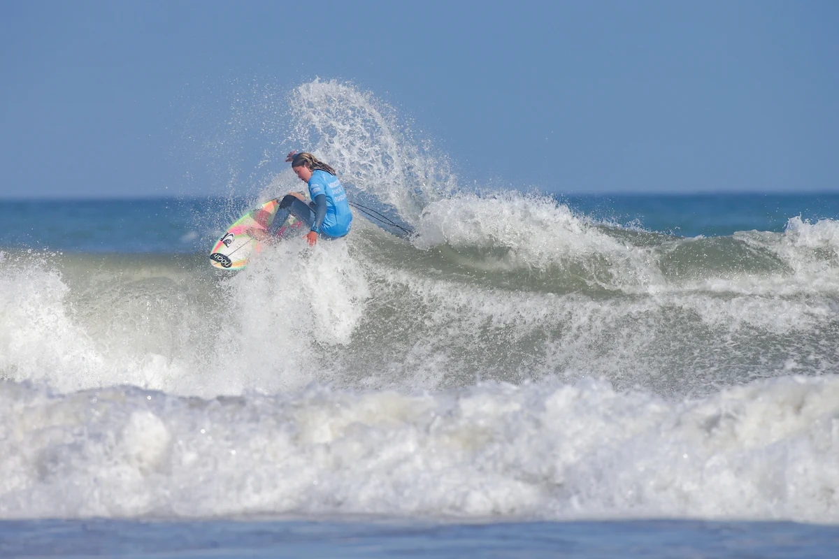 Maria Salgado e Afonso Antunes vice campeões no WSL Morocco Mall Pro Junior