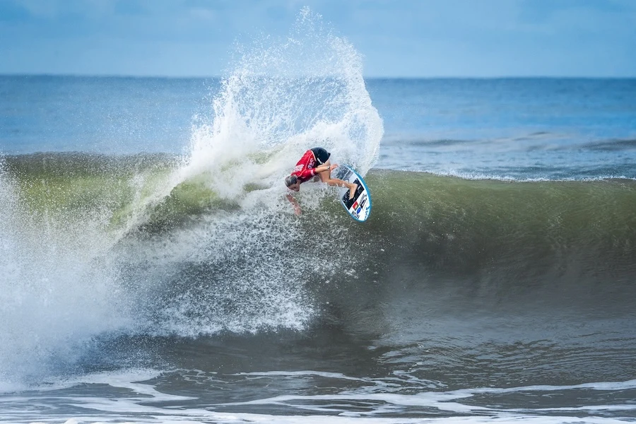 Yolanda Hopkins conquista a prata nos ISA World Surfing Games e faz ...