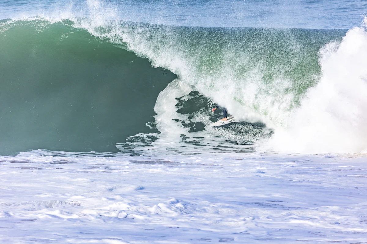 Surfista Australiano Callum Robson faz o primeiro 10 da temporada CT em ...