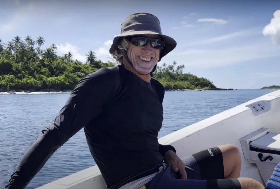 Conselhos úteis para continuar a surfar depois dos 60