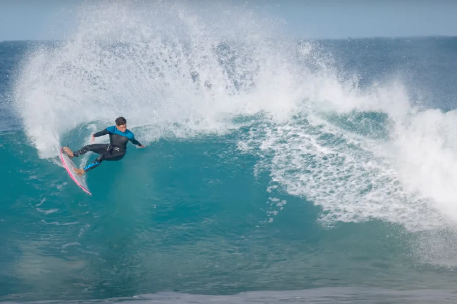Groms Dimitri Poulos e Lucas Owston mostram o seu talento em J-Bay