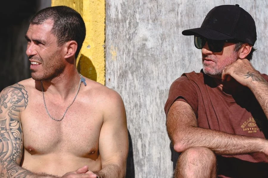 Shaper Dylan Longbottom correu o país com a Portugal Surf Factory para ...