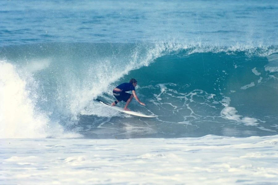 Através das aulas de surf, Nuno Queiroz vai em busca do seu sonho de ...