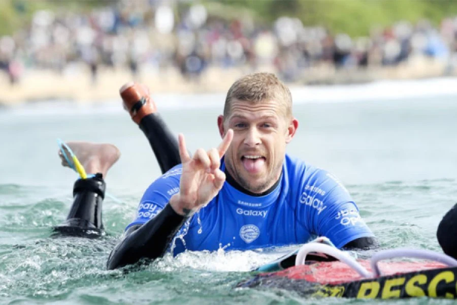 MICK FANNING FOI PAI DE UM MENINO