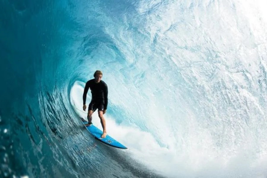 O QUE TÊM FEITO OS SURFISTAS PROFISSIONAIS - NACIONAIS E INTERNACIONAIS