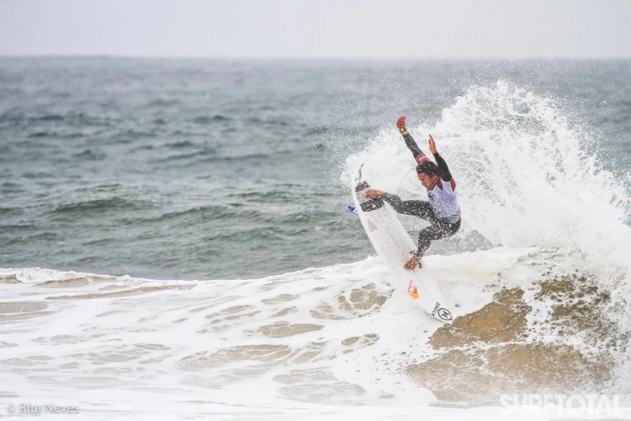 VASCO RIBEIRO PASSA À RONDA 3 DO MEO RIP CURL PRO PORTUGAL