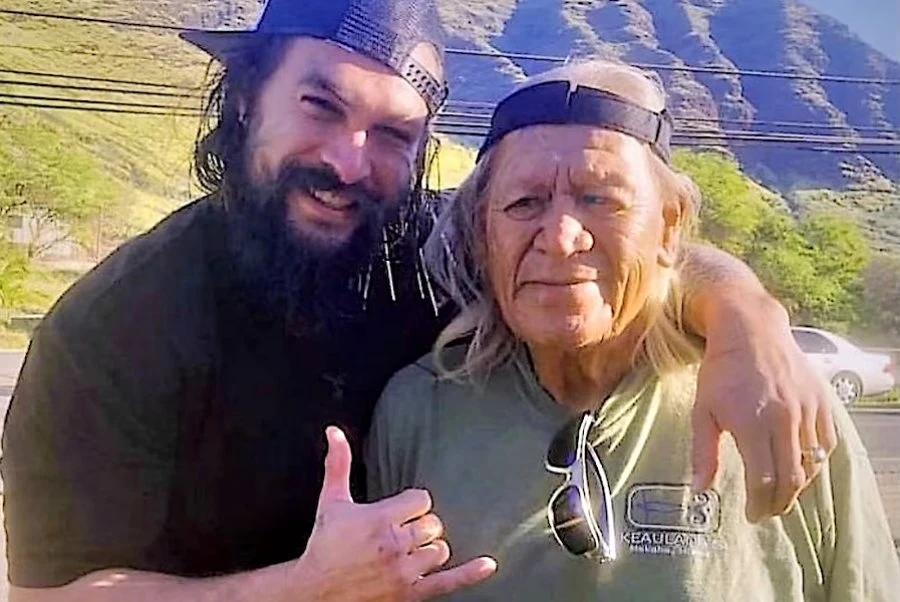 Jason Momoa revela ligação familiar a lenda do surf havaiano Buffalo ...