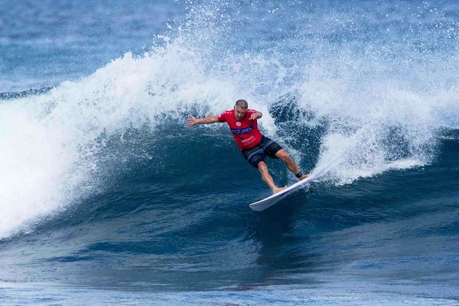 Mundial Masters: Lendas do surf sobem ao pódio no domingo