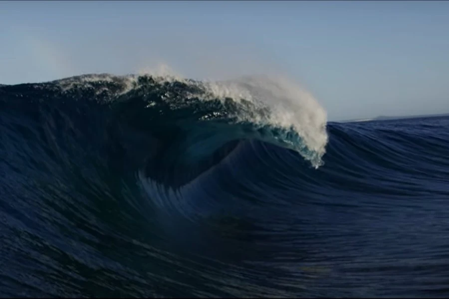 O regresso de Tom Jennings a Cyclops, a onda australiana que faz ...