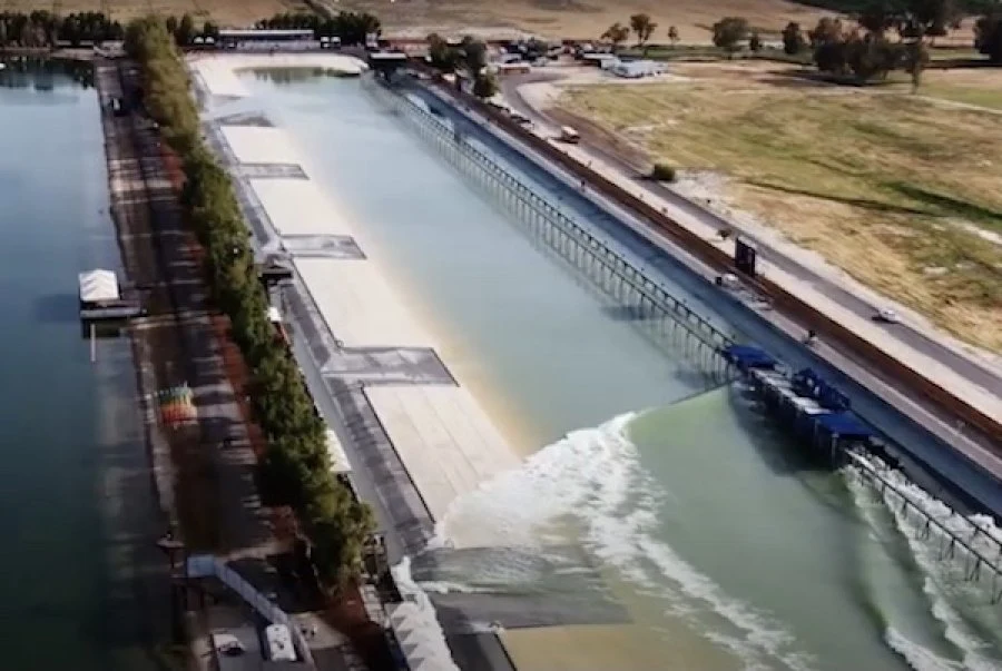 Kelly Slater leva-nos numa visita guiada ao Surf Ranch na Califórnia- o ...