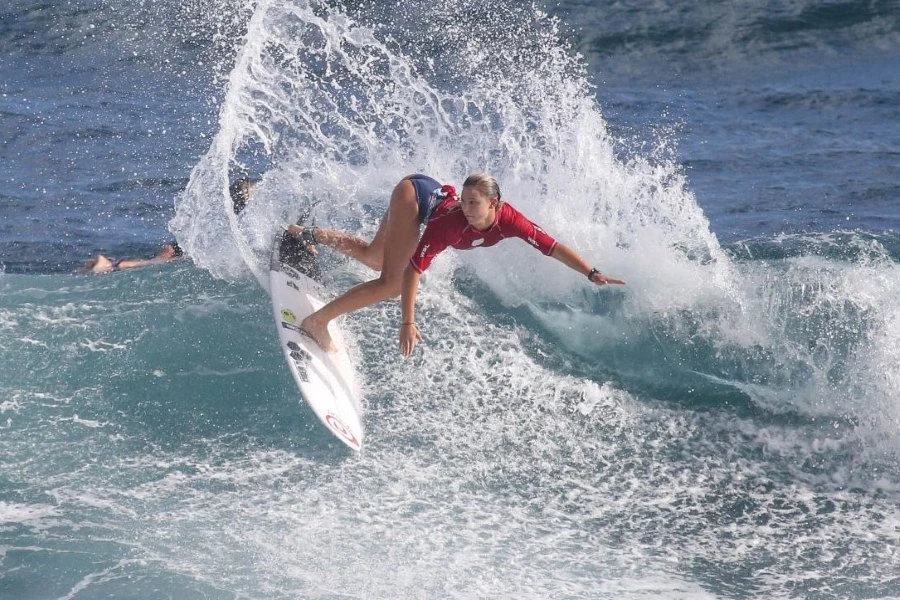 Alyssa Spencer e Tully Wylie recebem wildcards para Bells Beach depois ...