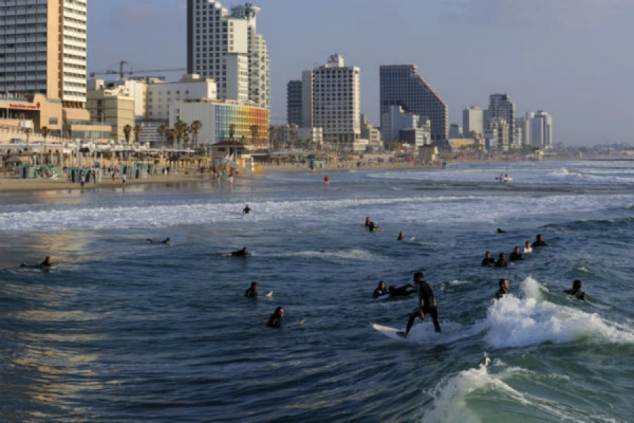 SURF BANIDO EM PRAIAS DE TEL AVIV