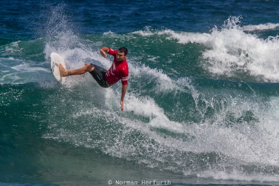 JAKE SYLVESTER BRILHOU EM CASA
