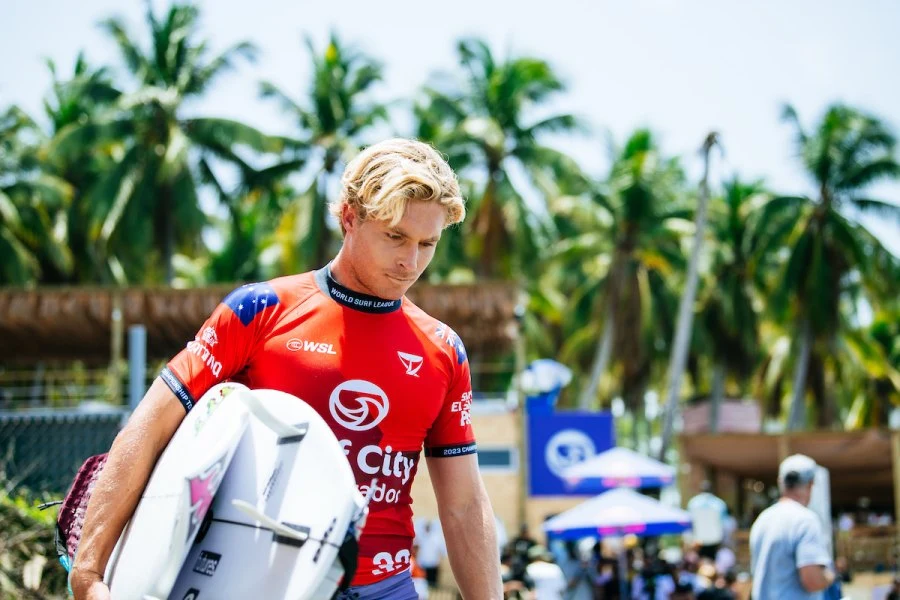 Ethan Ewing sofre lesão e retira-se da 10ª etapa do CT da WSL em Teahupoo