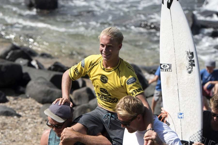 ETHAN EWING E MACY CALLAGHAN VENCEM QS1000 DE BURLEIGH HEADS